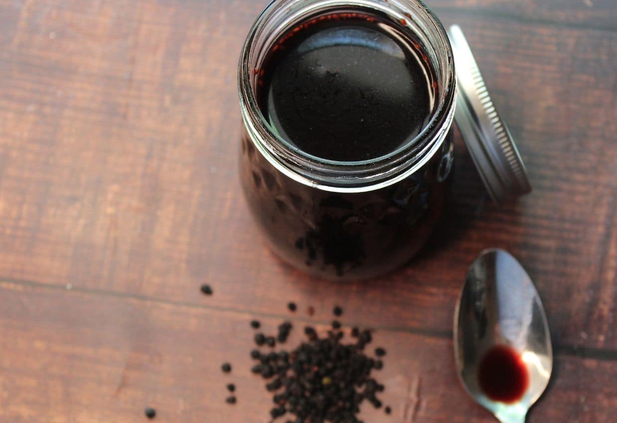 Simple Recipe: How to Make Elderberry Syrup - An Off Grid Life
