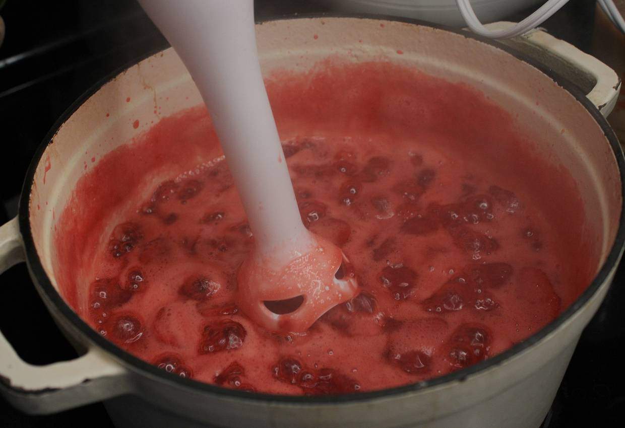 How to Make and Can Strawberry Jam - An Off Grid Life